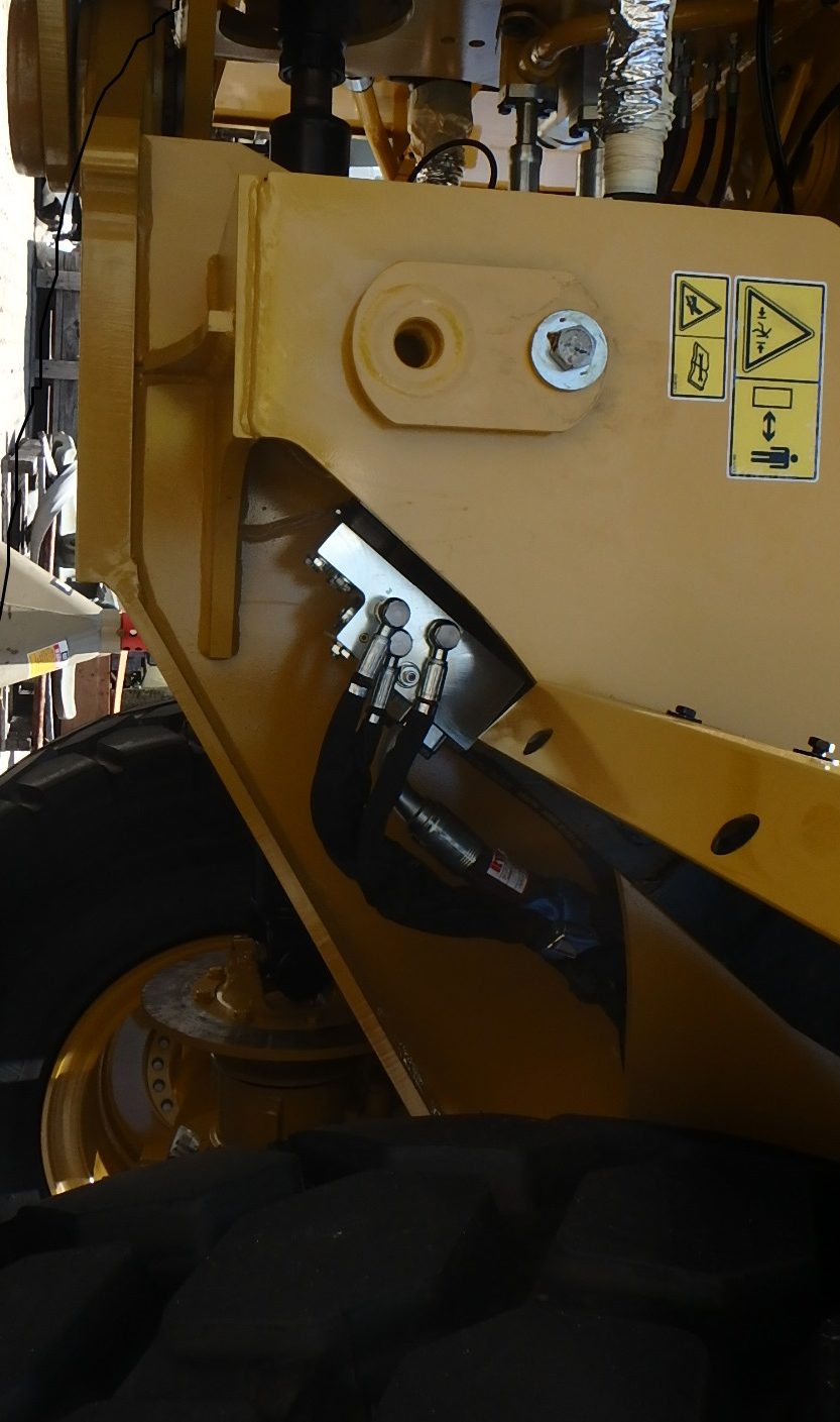 HOSE BURST PROTECTION INSTALL ON A CAT LOADER - Hama Hydraulics